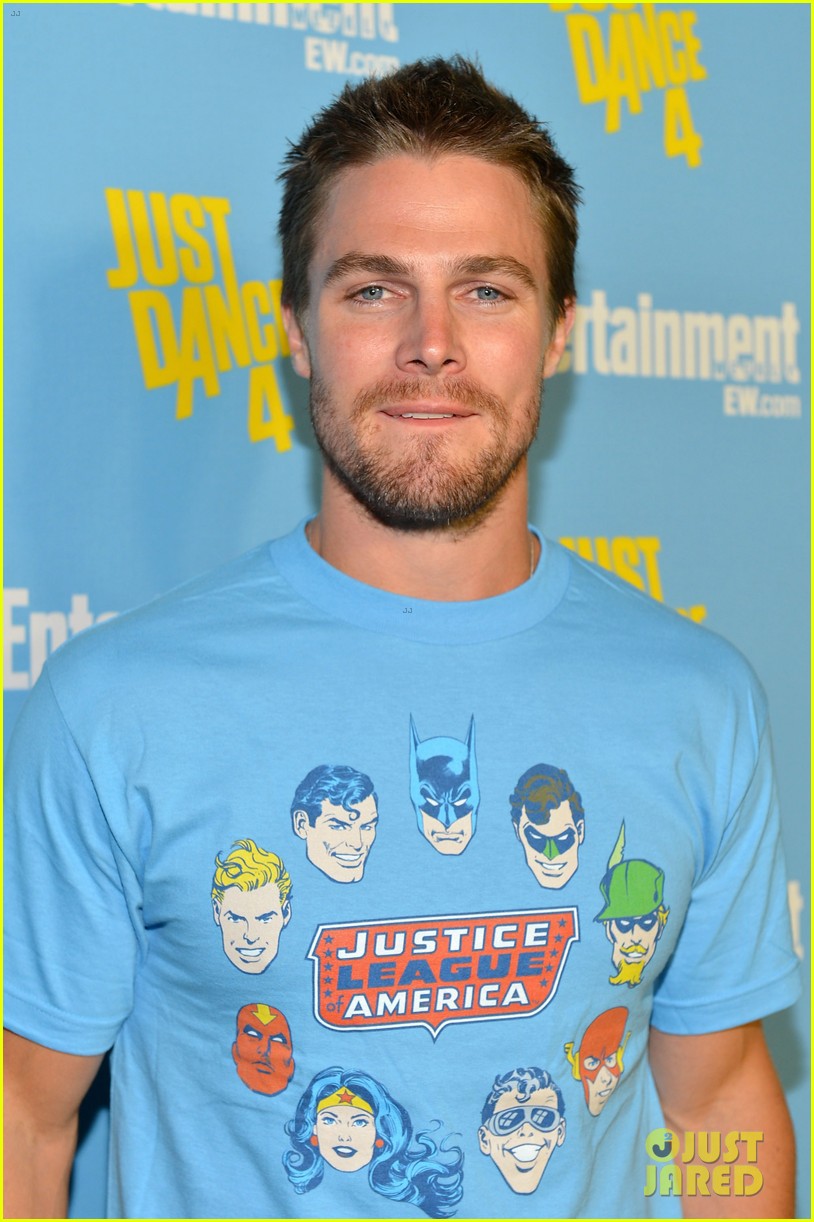 Stephen Amell: Back in Vancouver After Comic-Con!: Photo 2688673 ...