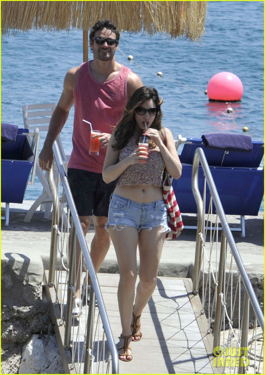 Bikini-Clad Kelly Brook Kisses Shirtless Thom Evans in Ischia!: Photo ...