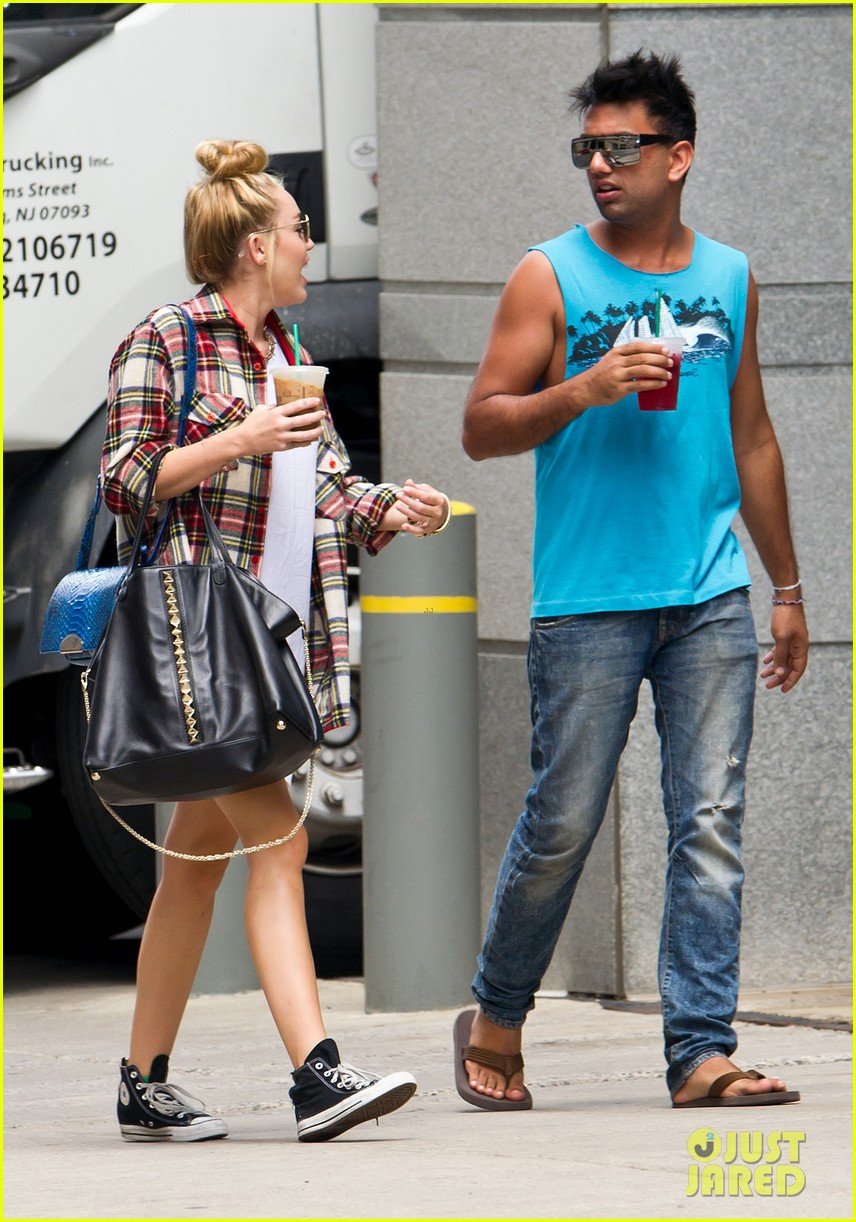 Miley Cyrus: Liam Hemsworth To Start Fashion Line?: Photo 2693229 ...