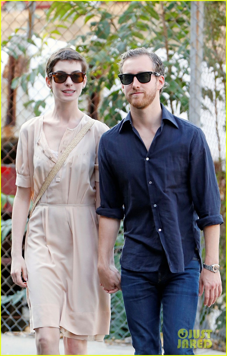 Anne Hathaway: 'Mental Patient Level Crying Over Haircut': Photo ...