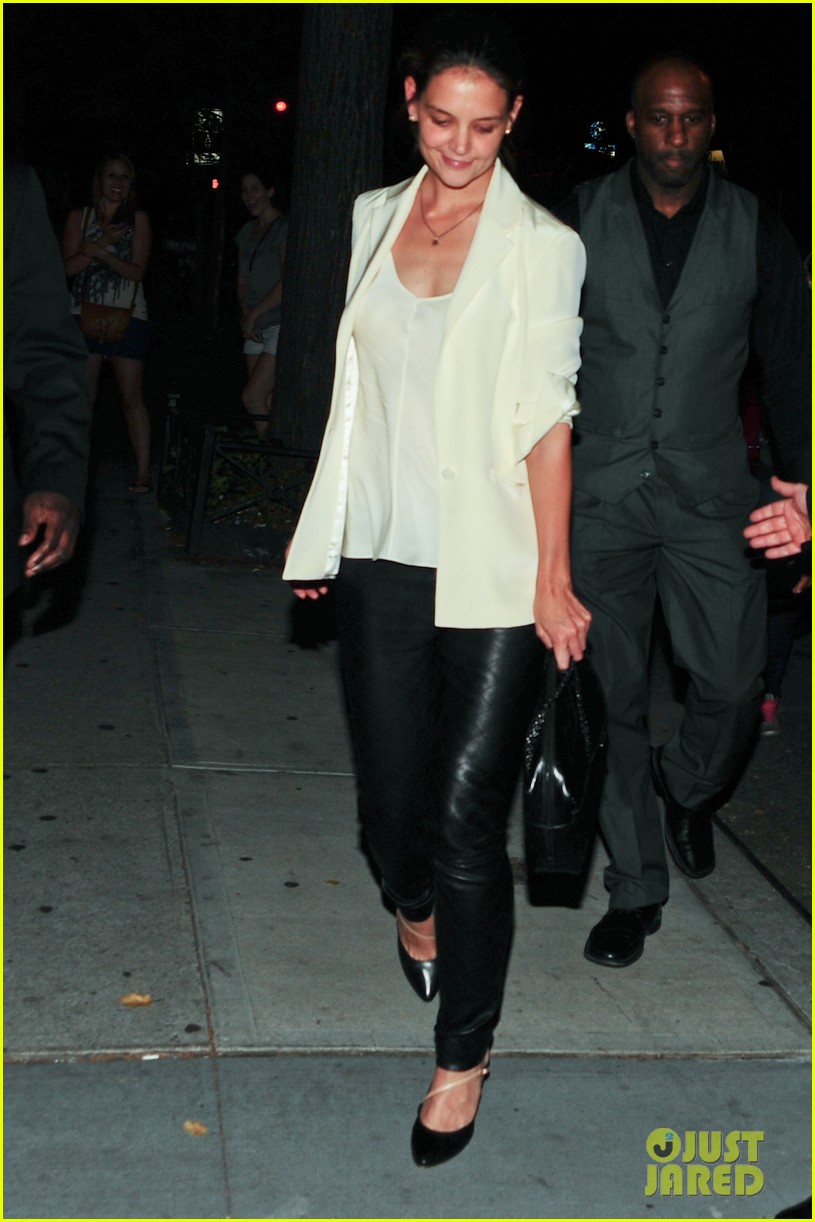 Katie Holmes' Divorce Weapon: Disposable Cell Phone?: Photo 2686190 ...