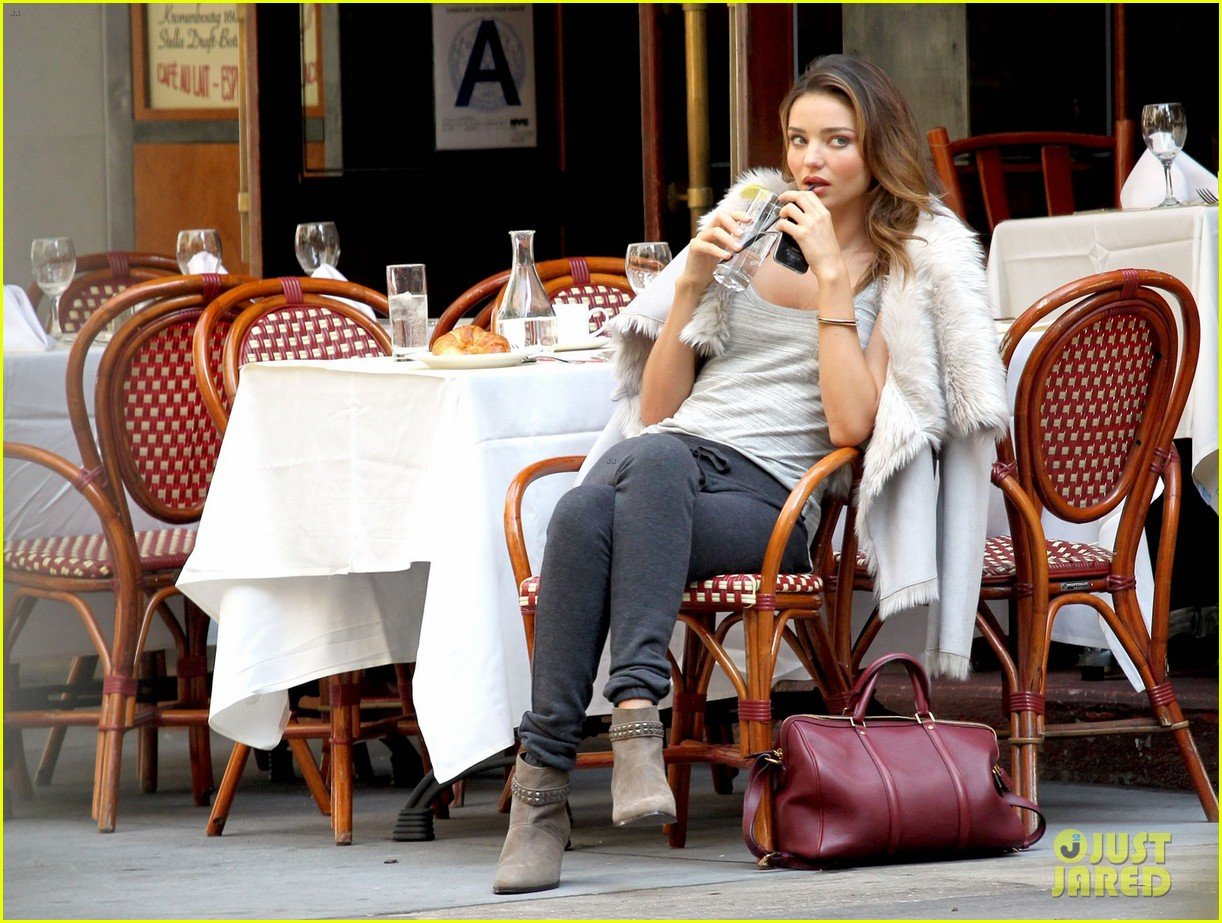 Miranda Kerr: Photo Shoot with Frankie the Dog!: Photo 2688401 ...
