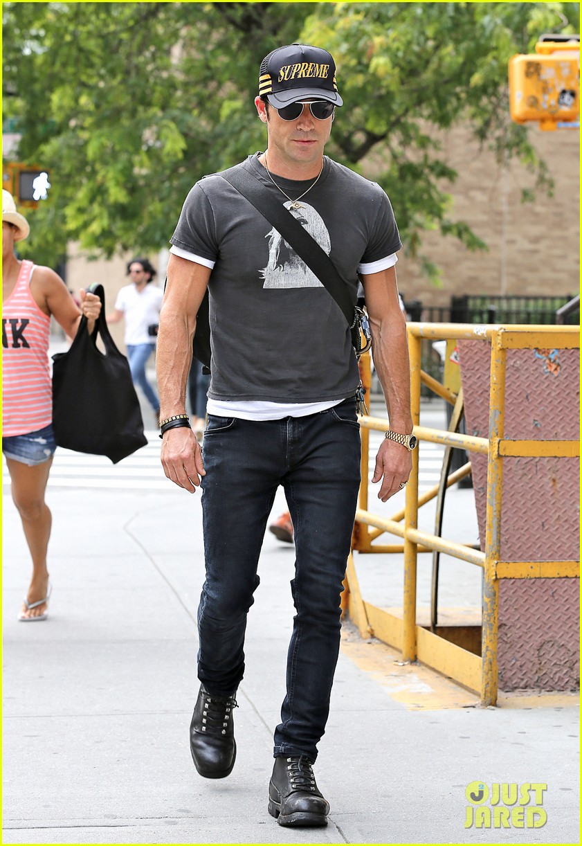 Justin Theroux: NYC Cab Catcher!: Photo 2695043 | Justin Theroux Photos ...