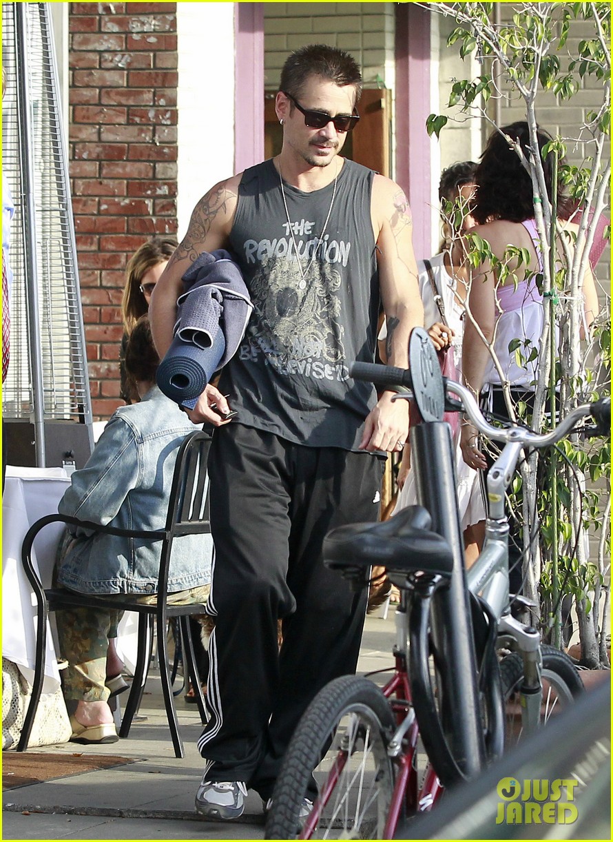 Colin Farrell: Yoga Stretch: Photo 2696889 | Colin Farrell Photos ...