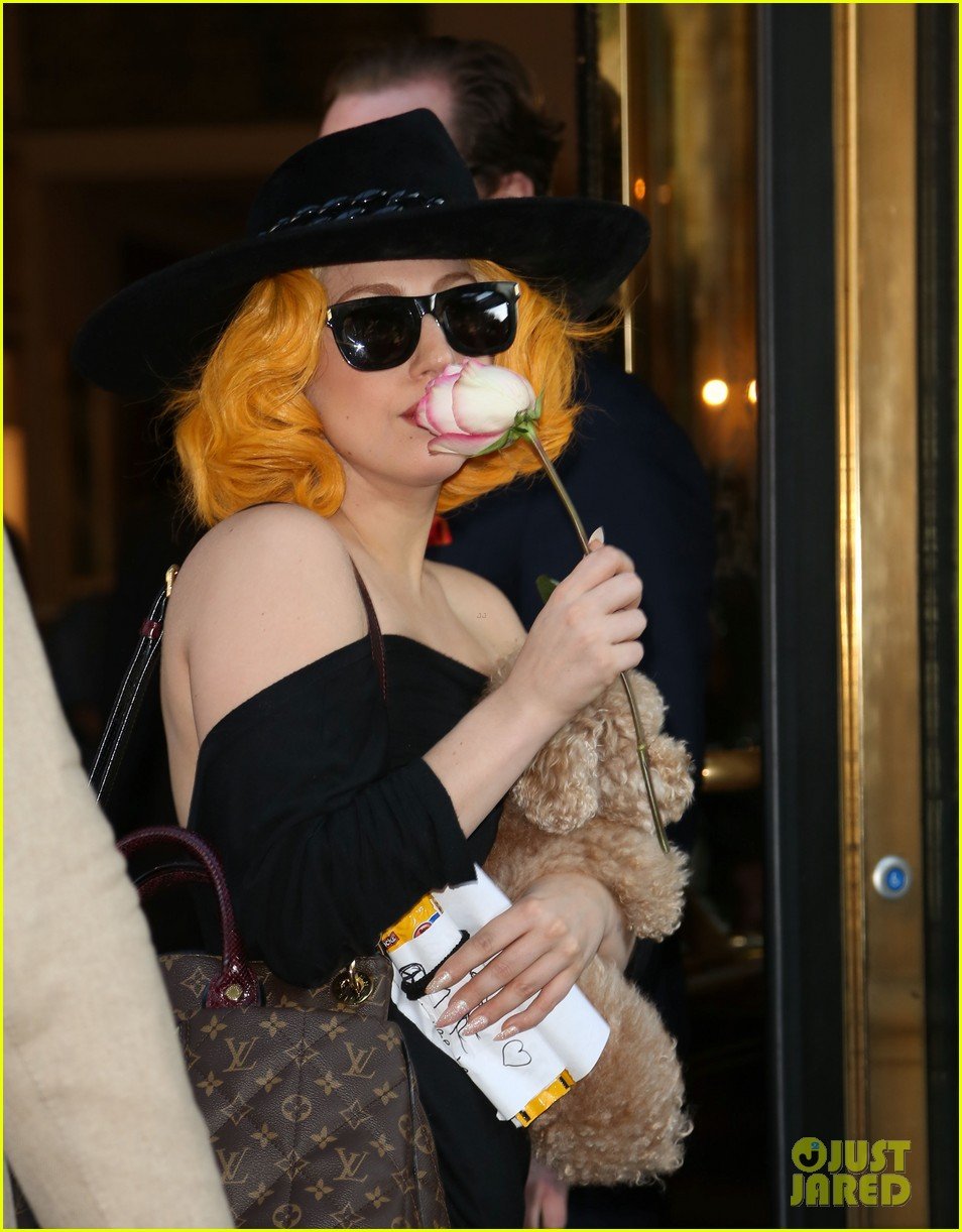 Lady Gaga: Vienna with Pet Pooch Fozzi!: Photo 2703910 | Lady Gaga ...
