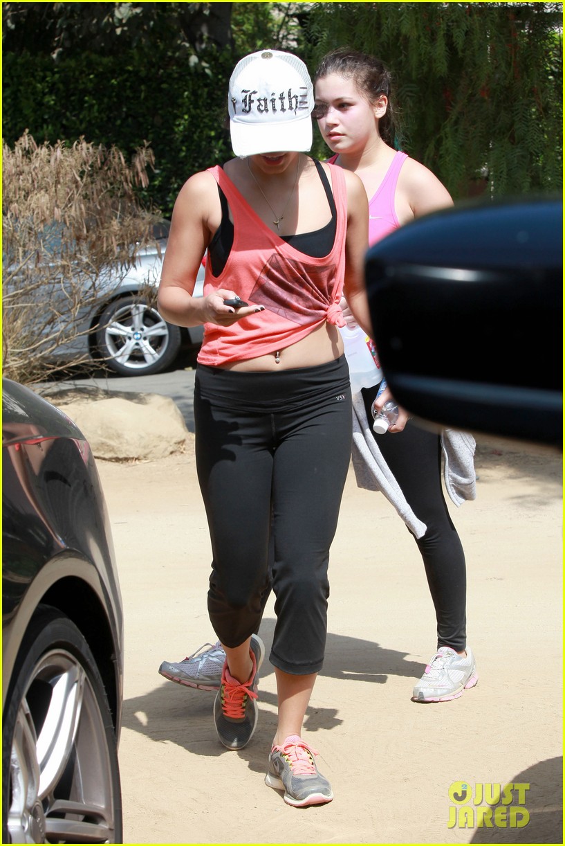 Vanessa Hudgens Has 'Faith' at Runyon Canyon: Photo 2707336 | Stella ...
