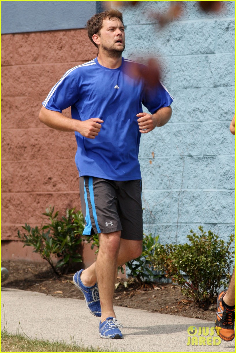Joshua Jackson: Monday Morning Jog!: Photo 2697901 | Joshua Jackson ...