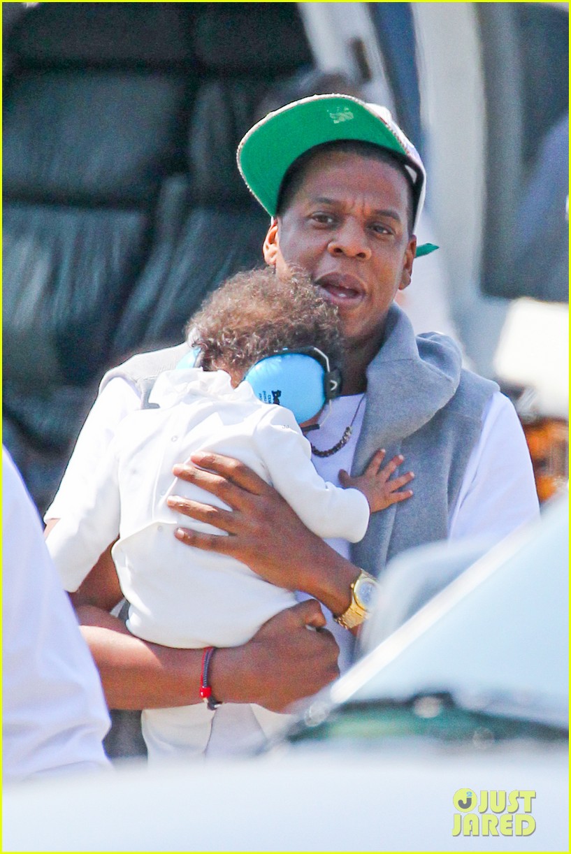 Jay-Z & Blue Ivy Carter Chopper Into the Big Apple!: Photo 2711360 ...