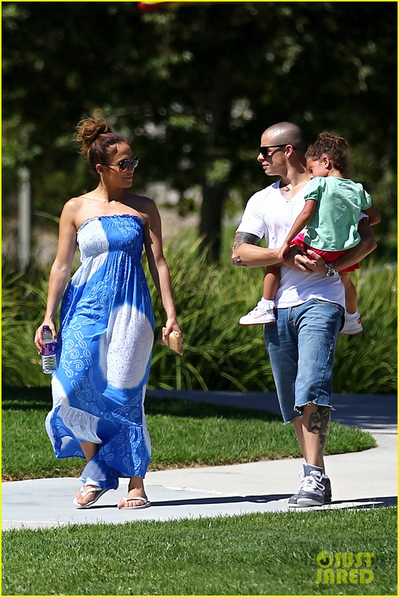 Jennifer Lopez & Casper Smart: Going Strong in Calabasas!: Photo ...