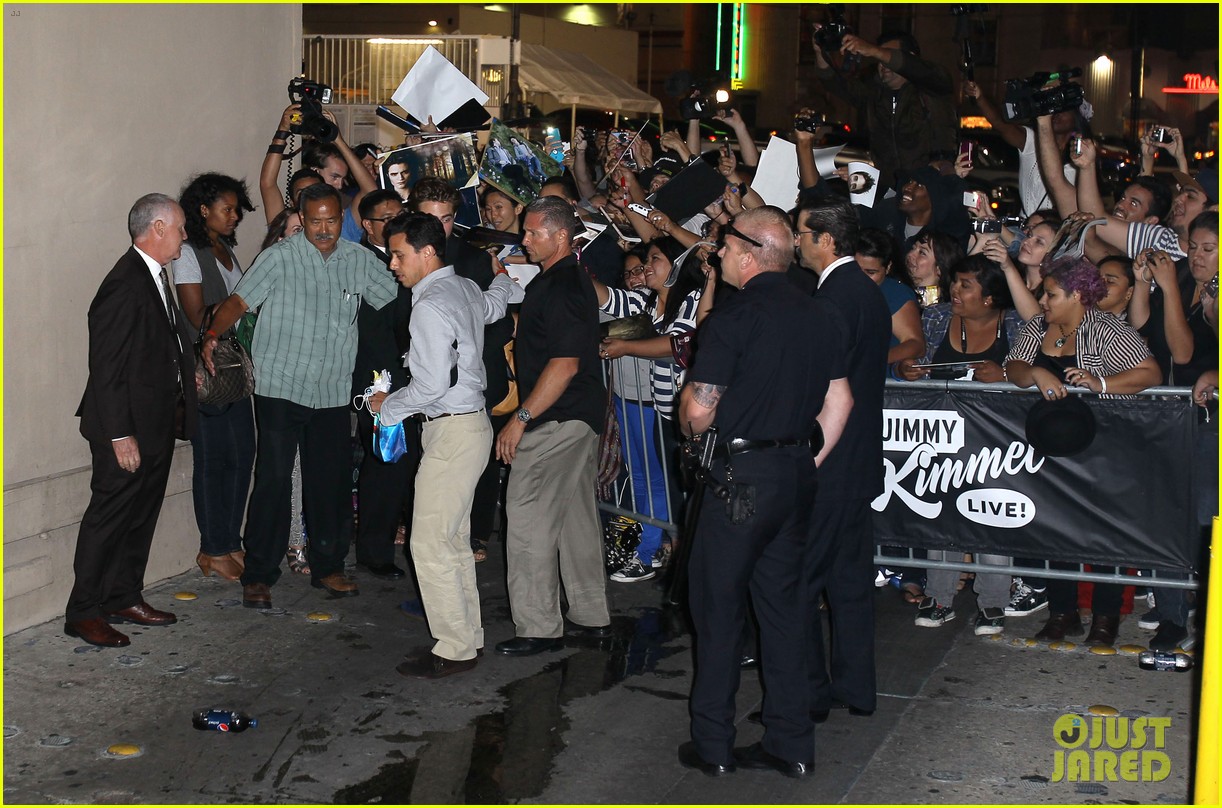 Robert Pattinson: 'Jimmy Kimmel Live' Arrival!: Photo 2707137 | Robert ...