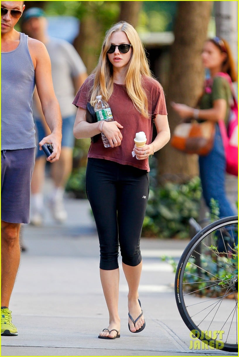Amanda Seyfried: U.S. Open & Ice Cream Cone Cutie!: Photo 2710557 ...
