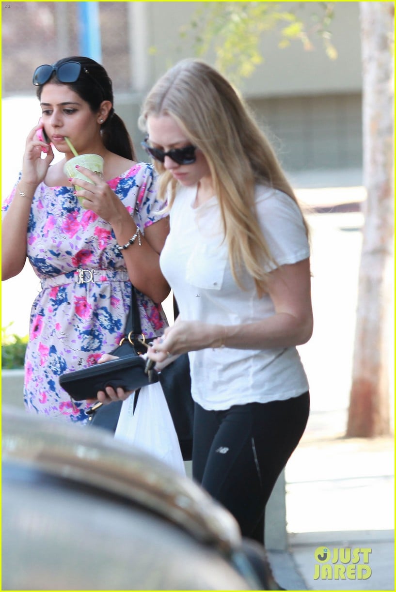 Amanda Seyfried & Desmond Harrington: Tea Bar Twosome!: Photo 2704639 ...