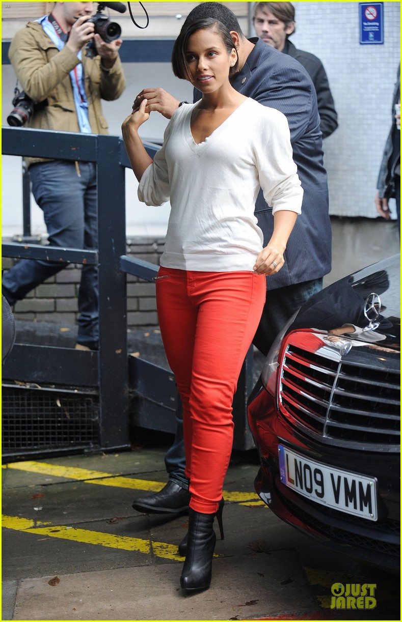 Photo: alicia keys power pink at bbc 08 | Photo 2729230 | Just Jared ...