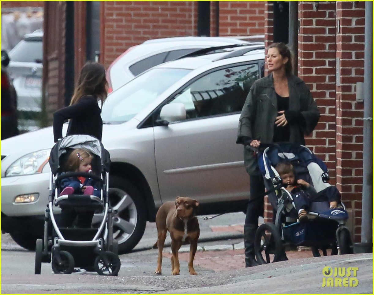Gisele Bundchen: Saturday Stroll with Benjamin & Lua!: Photo 2726530 ...