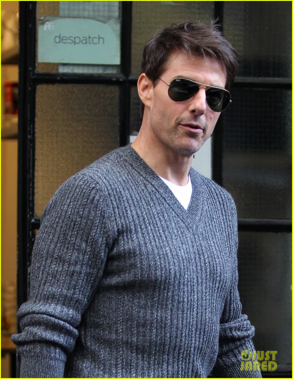 Tom Cruise: London Office Business: Photo 2721163 | Connor Cruise, Tom ...
