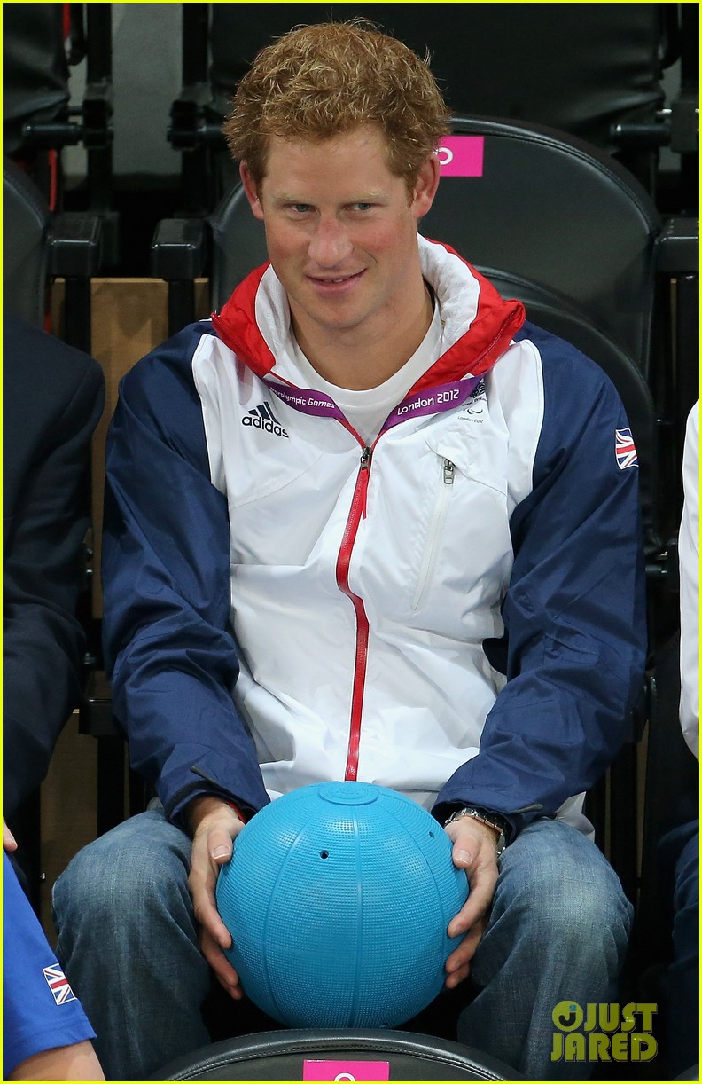 Prince Harry: Paralympics Swimming Spectator!: Photo 2713785 | Prince ...