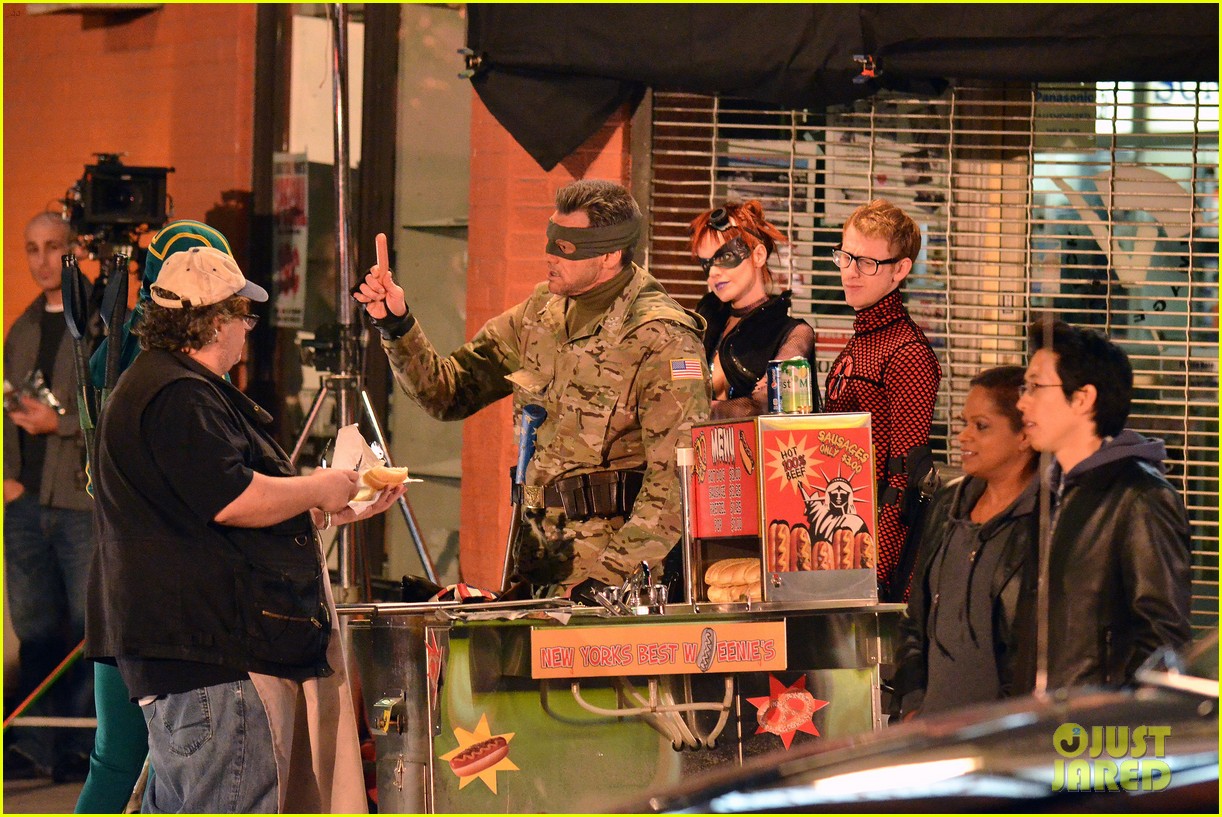 Aaron Taylor Johnson And Jim Carrey Kick Ass 2 Set Photo 2726730