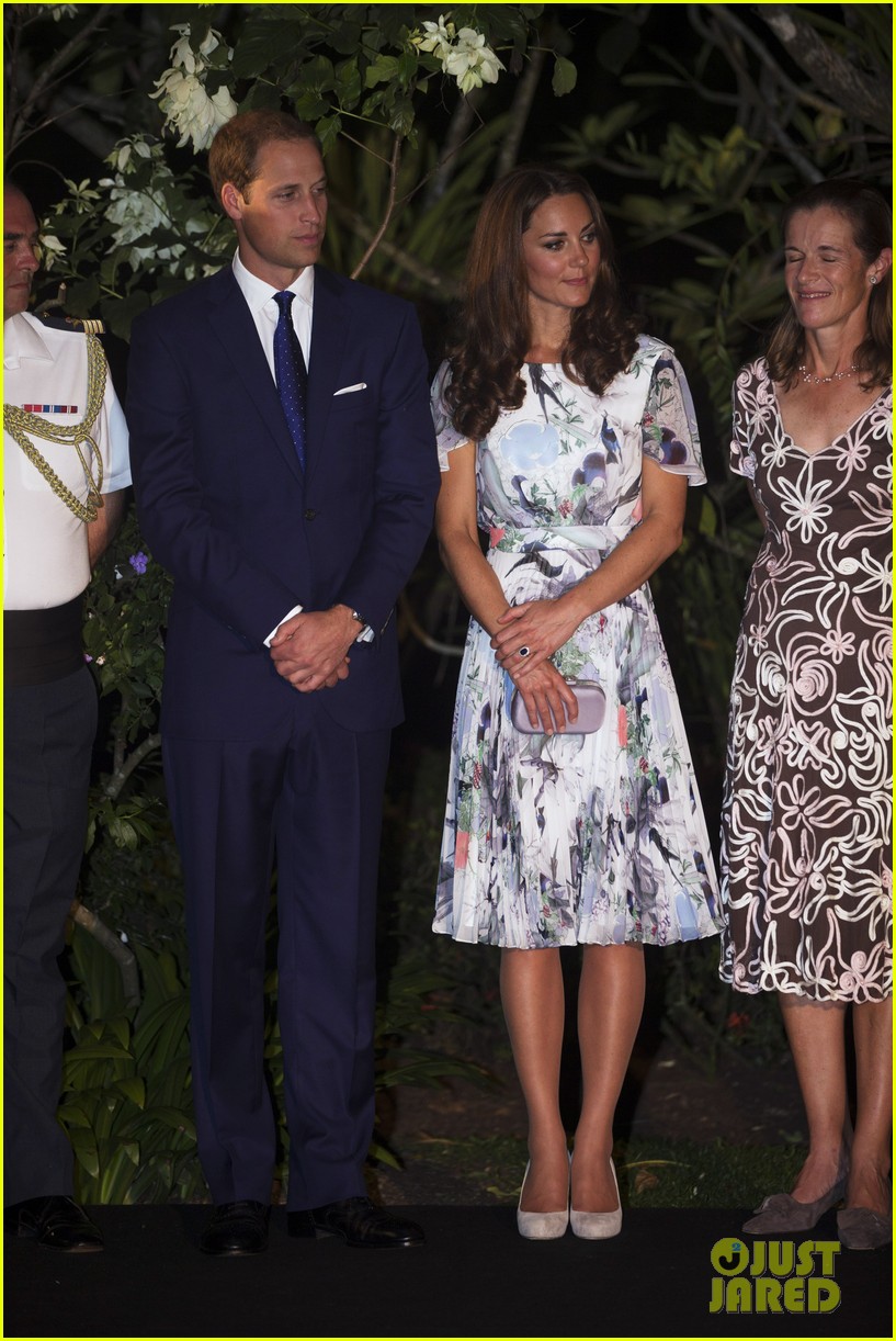 Duchess Kate Toasts the Queen with Glass of Water: Photo 2720254 | Kate ...