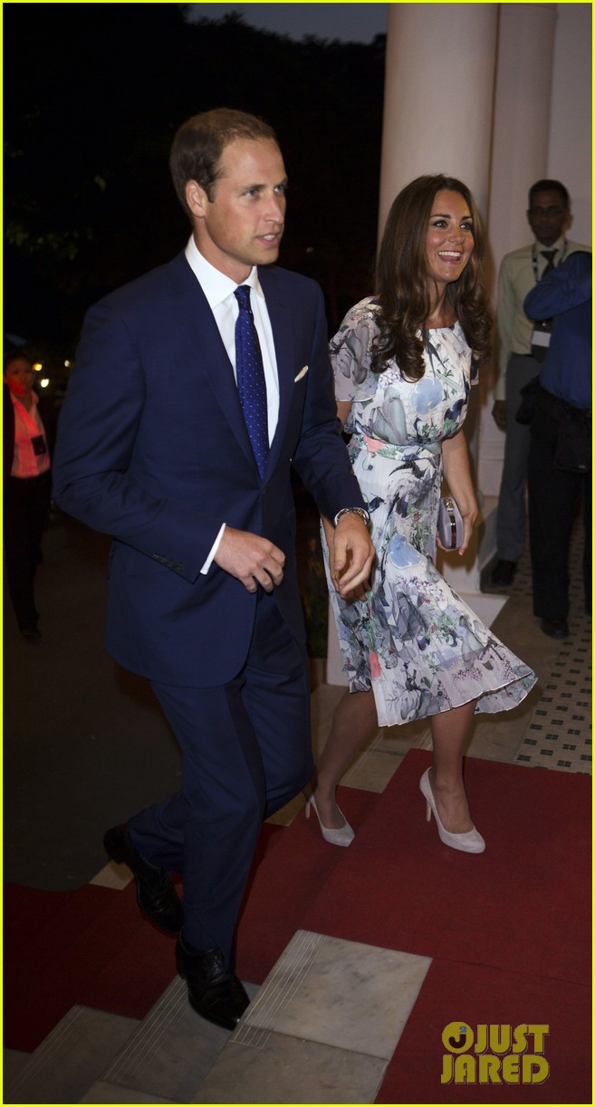 Duchess Kate Toasts the Queen with Glass of Water: Photo 2720262 | Kate ...