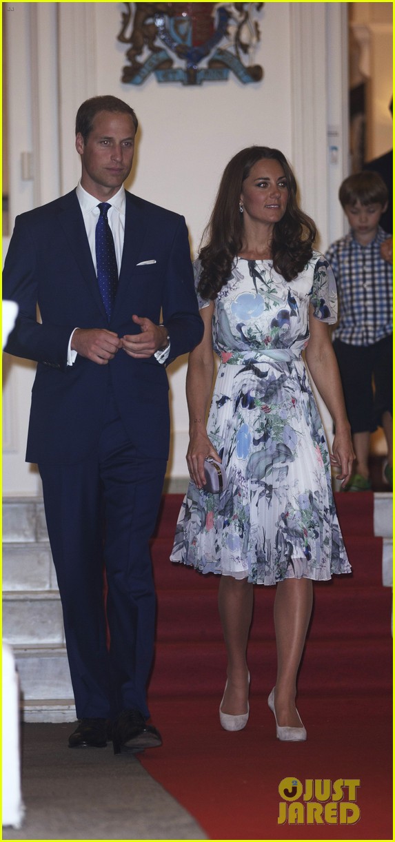 Duchess Kate Toasts the Queen with Glass of Water: Photo 2720268 | Kate ...