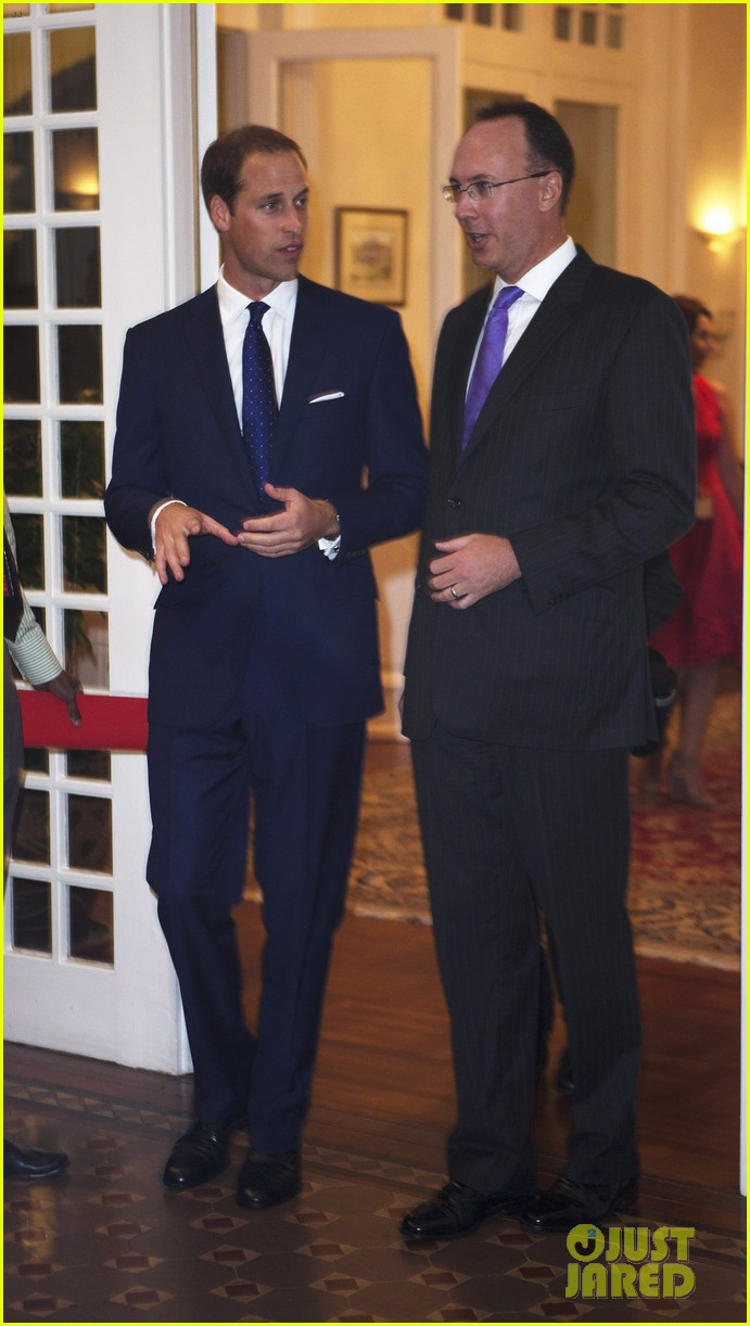 Duchess Kate Toasts the Queen with Glass of Water: Photo 2720274 | Kate ...