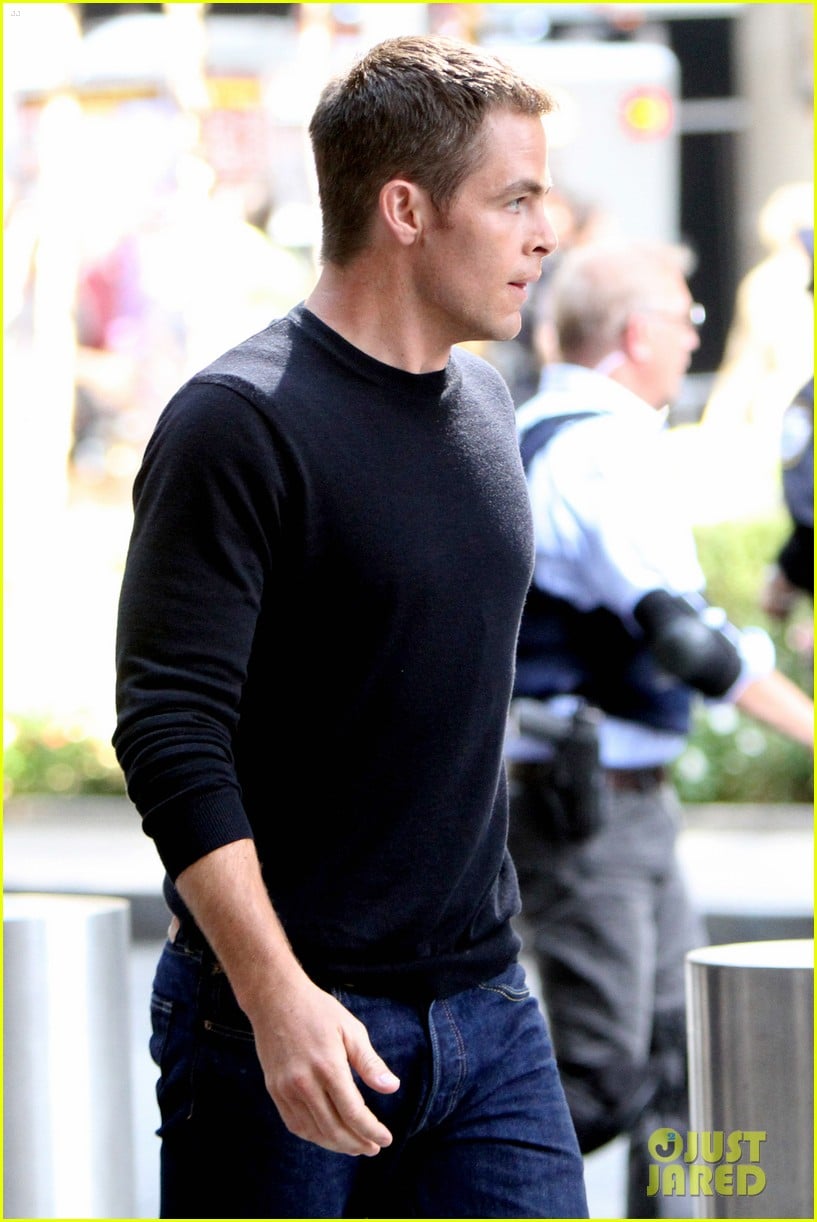 Chris Pine: 'Jack Ryan' Motorcycle Man!: Photo 2712963 | Chris Pine ...
