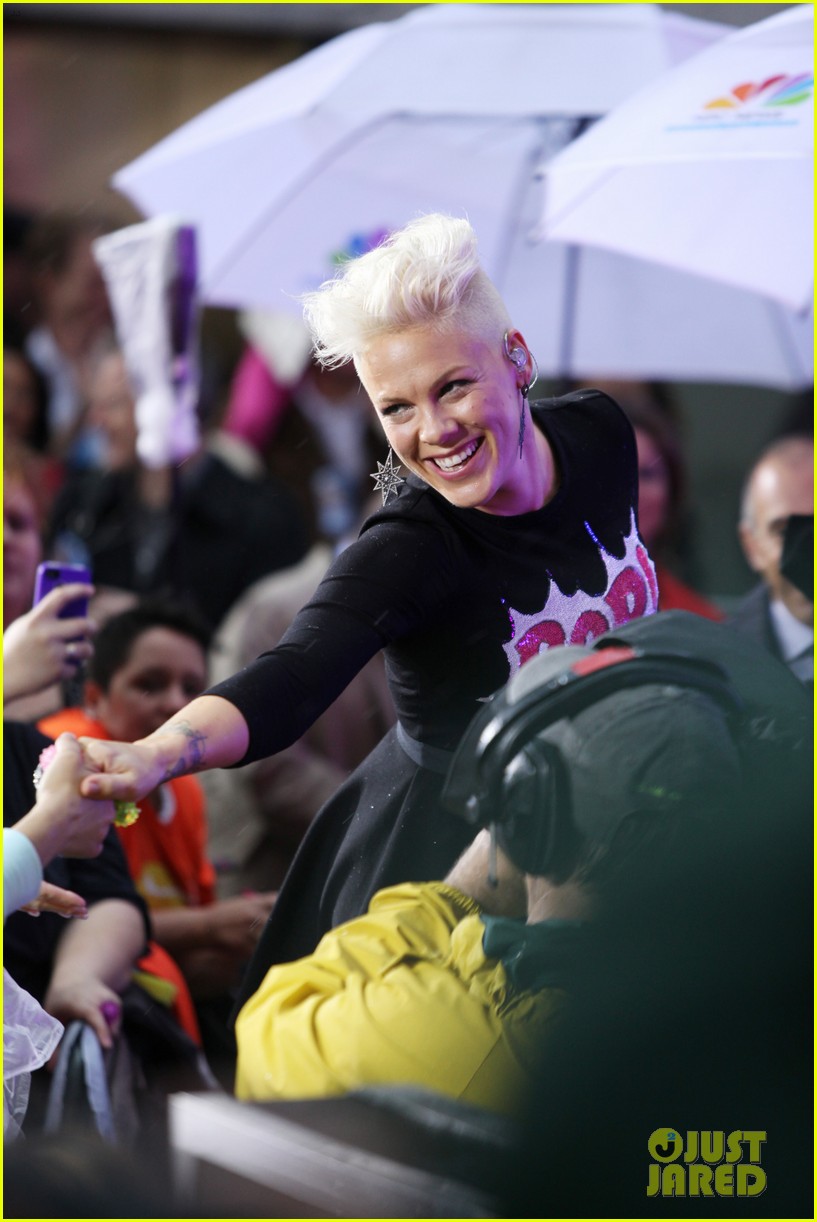 Pink: 'Today Show' Performance & Tour Announcement!: Photo 2724303 ...
