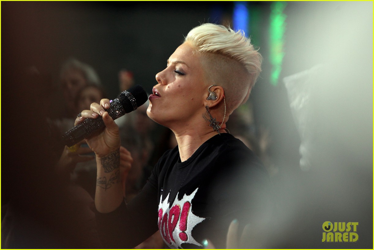 Pink: 'Today Show' Performance & Tour Announcement!: Photo 2724304 ...