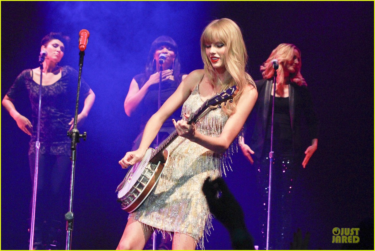 Taylor Swift: Rockin' Rio!: Photo 2721891 | Taylor Swift Photos | Just ...