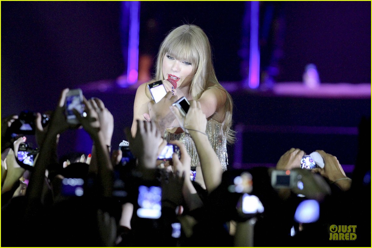 Taylor Swift: Rockin' Rio!: Photo 2721893 | Taylor Swift Photos | Just ...