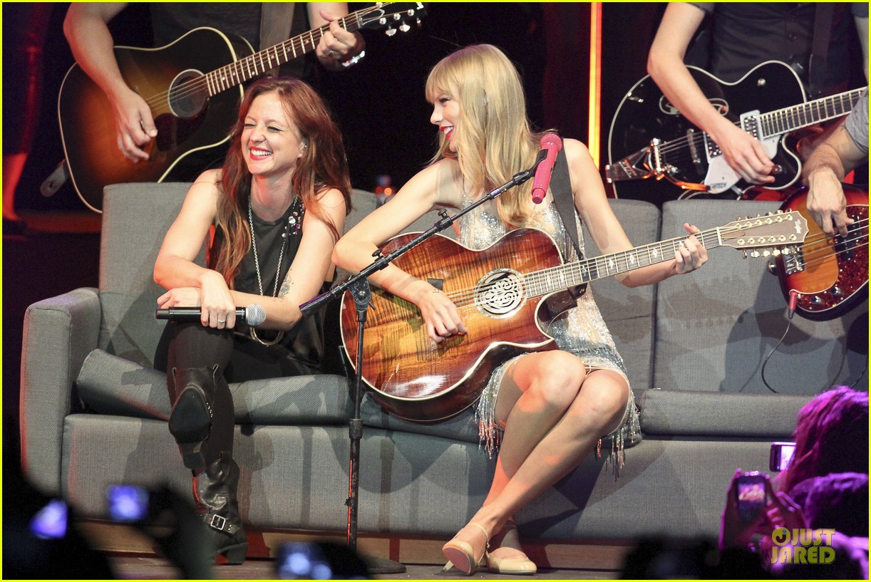 Taylor Swift: Rockin' Rio!: Photo 2721895 | Taylor Swift Photos | Just ...