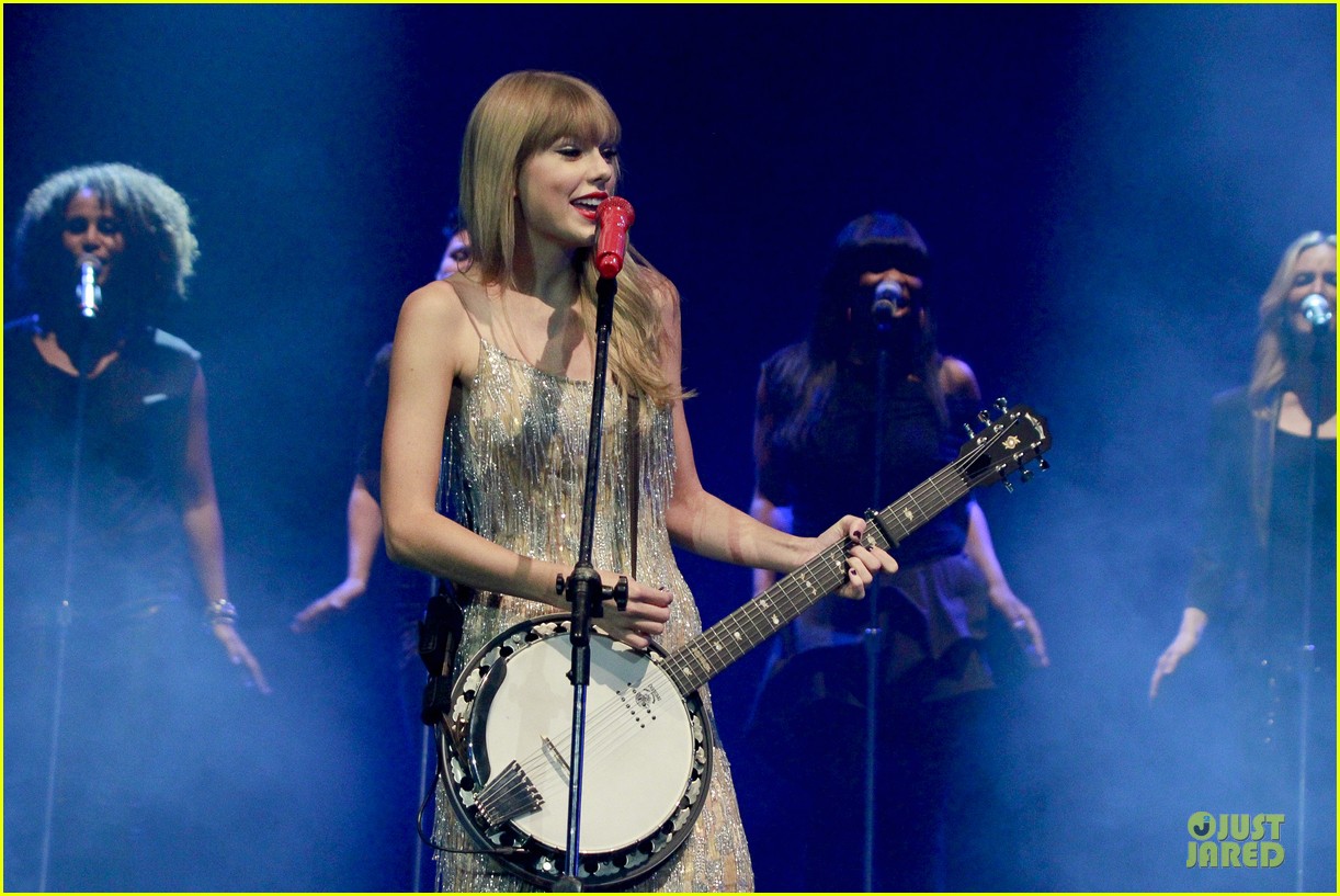 Taylor Swift: Rockin' Rio!: Photo 2721900 | Taylor Swift Photos | Just ...