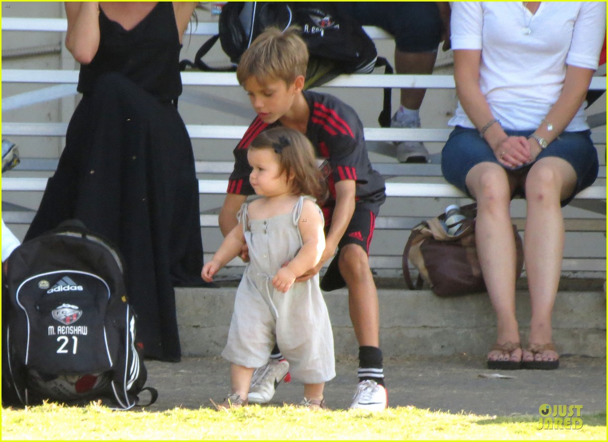 Victoria Beckham: Spectator at Son's Soccer Game!: Photo 2730833 ...