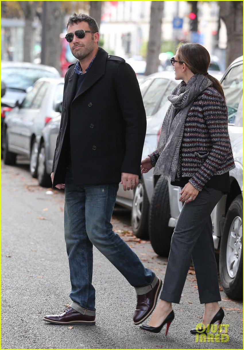 Ben Affleck & Jennifer Garner Hold Hands in Paris!: Photo 2738586 | Ben ...