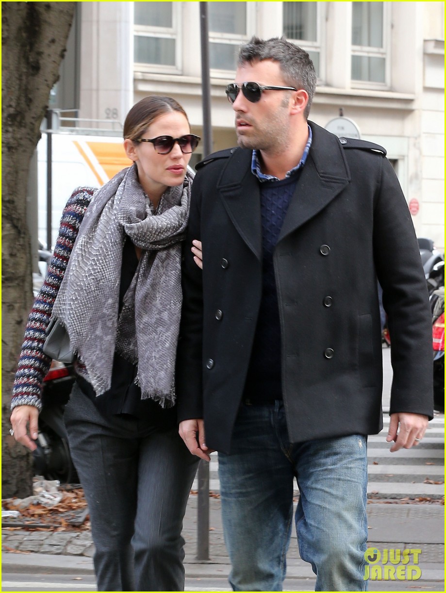 Ben Affleck & Jennifer Garner Hold Hands in Paris!: Photo 2738587 | Ben ...