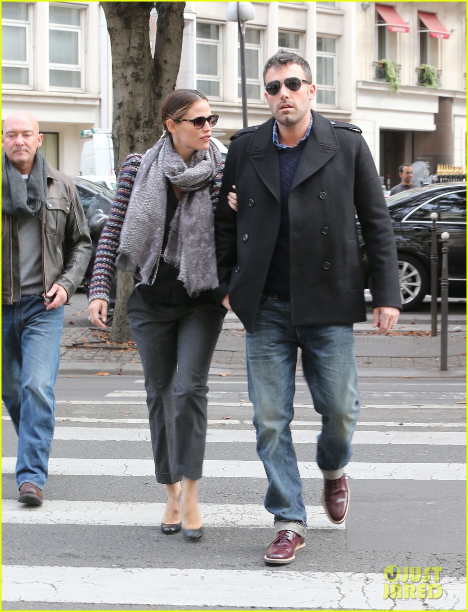 Ben Affleck & Jennifer Garner Hold Hands in Paris!: Photo 2738594 | Ben ...
