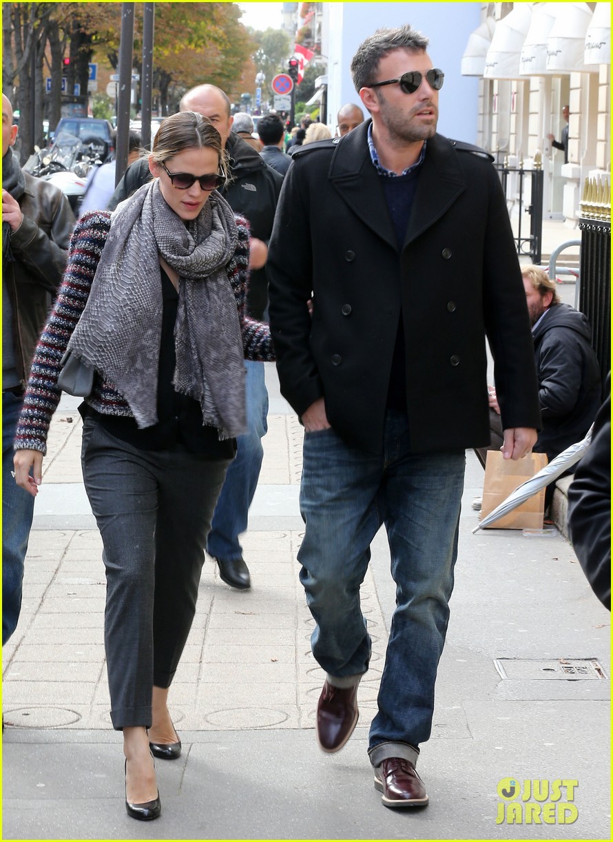 Ben Affleck & Jennifer Garner Hold Hands in Paris!: Photo 2738595 | Ben ...