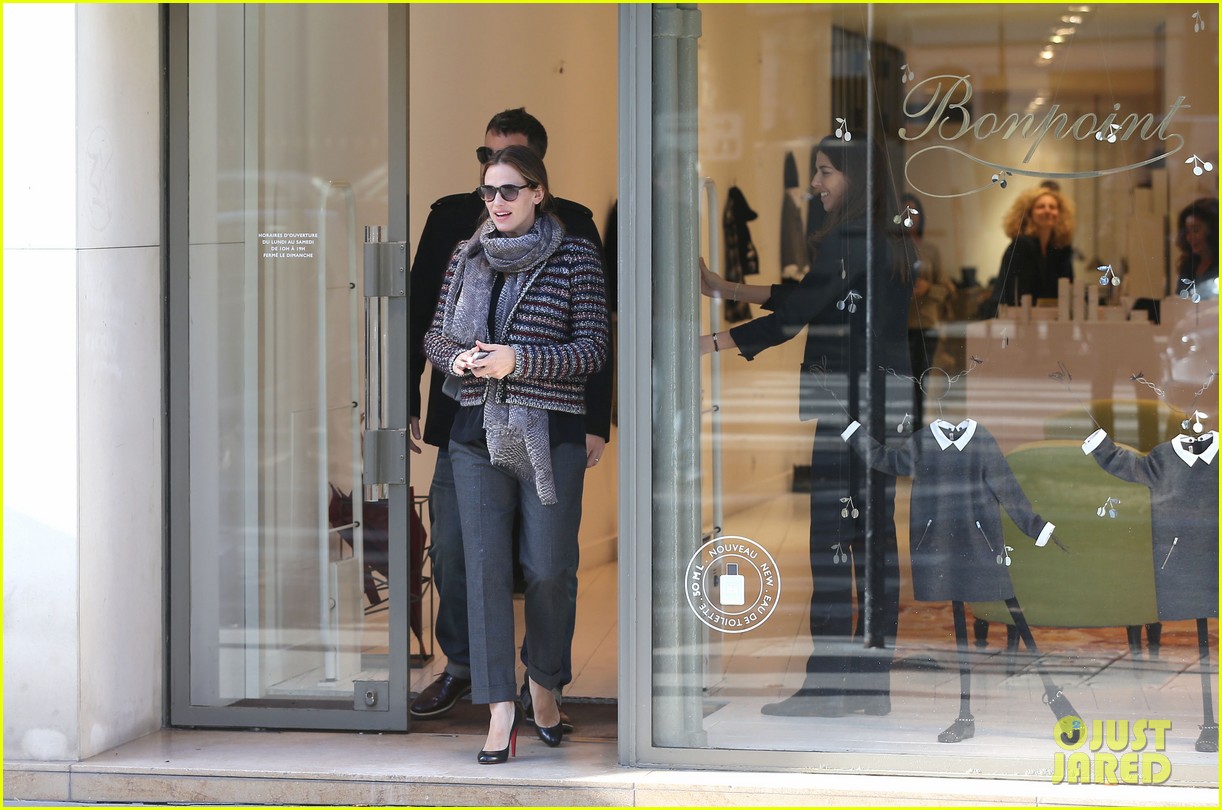 Ben Affleck & Jennifer Garner Hold Hands in Paris!: Photo 2738604 | Ben ...