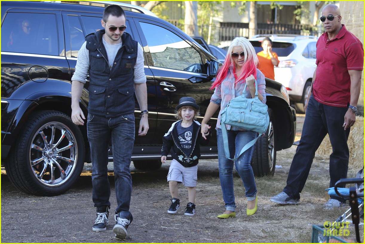 Christina Aguilera & Matthew Rutler: Mr. Bones Pumpkin Patch with Max!: Photo 2738274 ...
