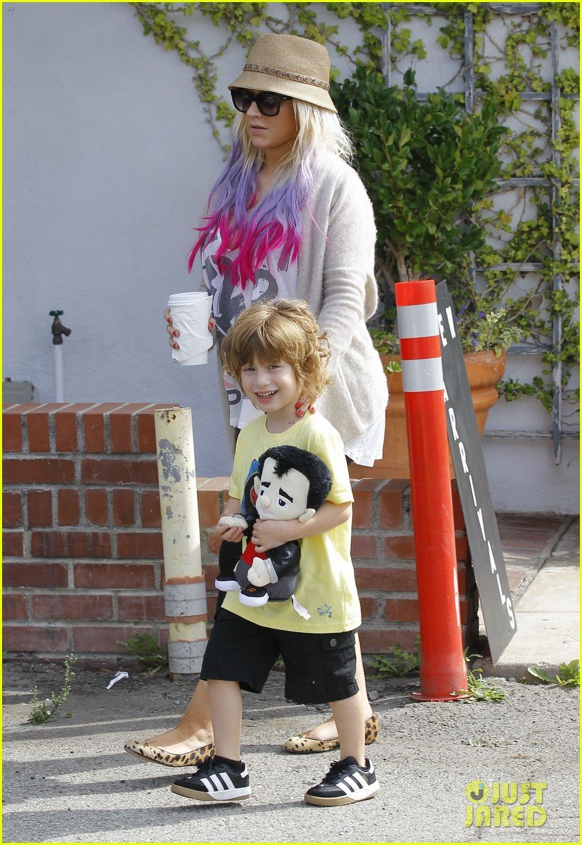 Christina Aguilera & Matthew Rutler: Shopping with Max!: Photo 2734394 ...