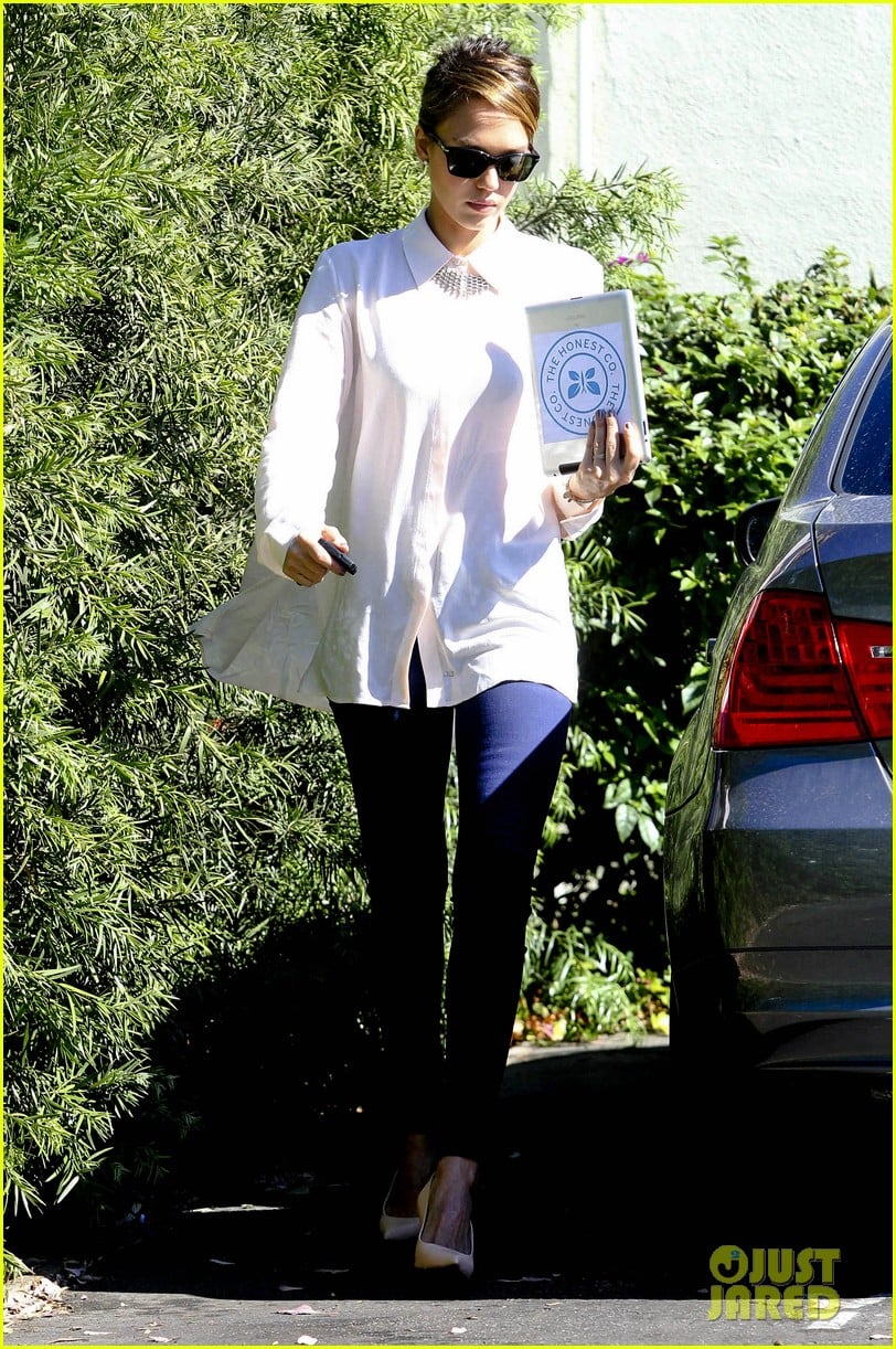 Jessica Alba: 'We All Have An Equal Voice in the Voting Booth!': Photo ...