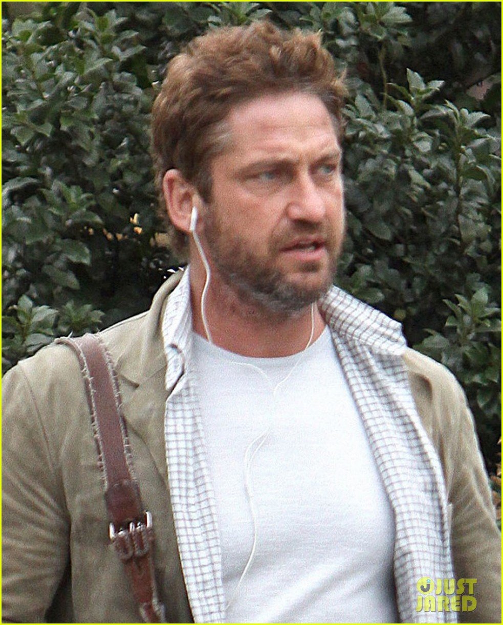 Gerard Butler Bonded with Leven Rambin at Surfing Lessons: Photo ...