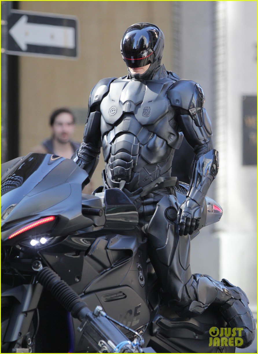Joel Kinnaman: 'Robocop' Motorcycle Scenes!: Photo 2742772 | Photos ...