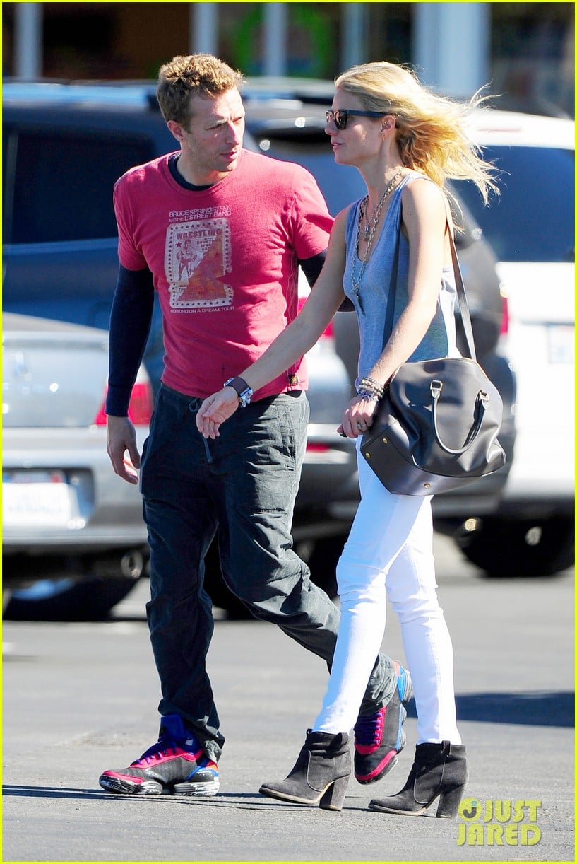 Gwyneth Paltrow & Chris Martin: Toys 'R' Us with the Kids!: Photo ...