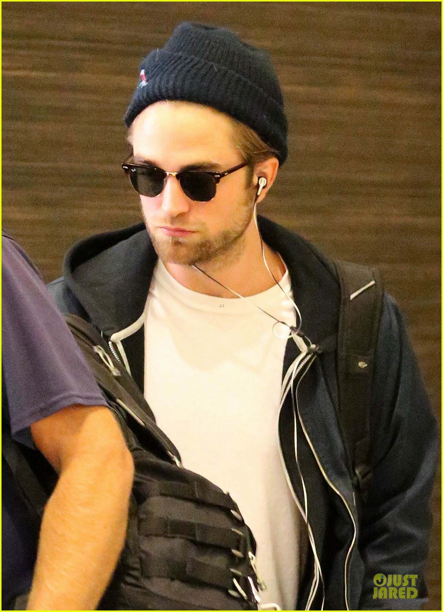 Robert Pattinson: 'Twilight Breaking Dawn Part 2' Featurette - Watch ...