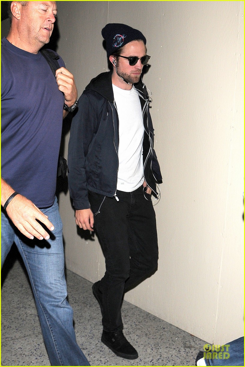 Robert Pattinson: 'Twilight Breaking Dawn Part 2' Featurette - Watch ...