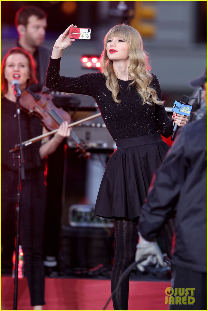 Taylor Swift: 'Good Morning America' Concert - Watch Now!: Photo ...