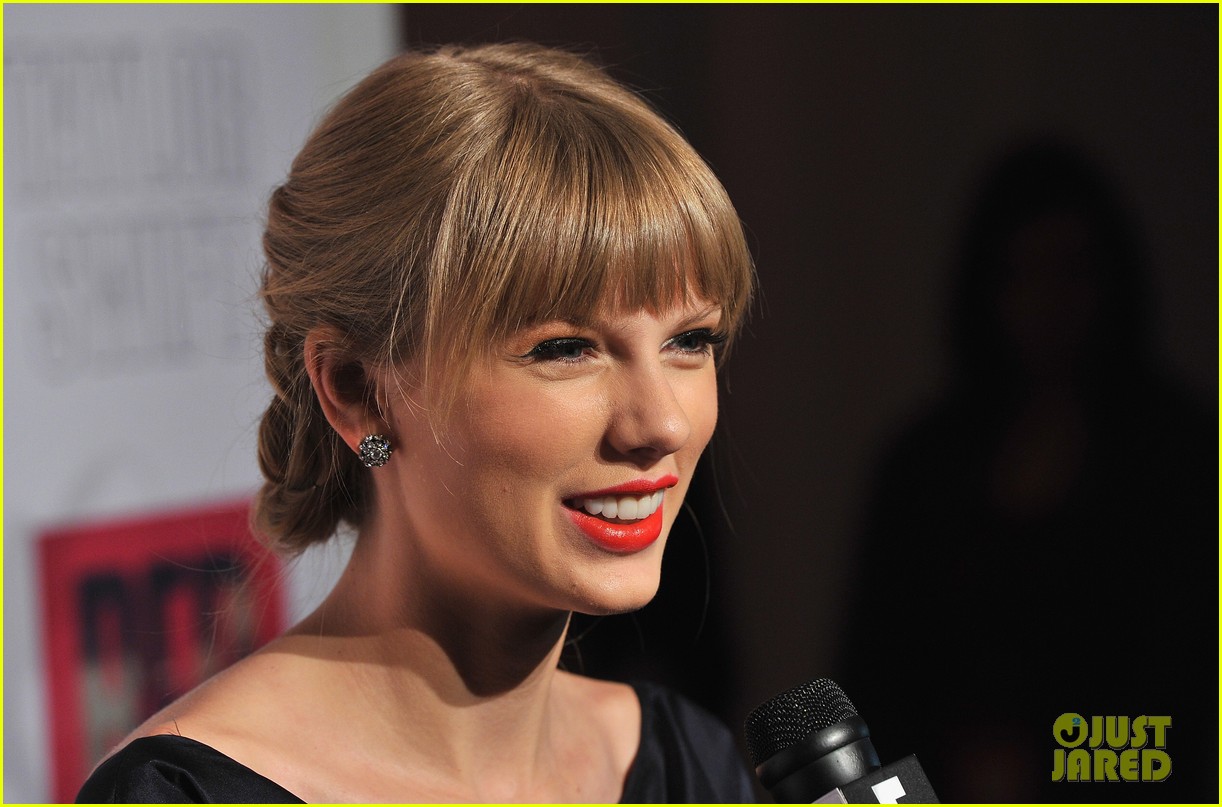 Taylor Swift: 'Red' Deluxe Edition CD Launch Party!: Photo 2742836 ...