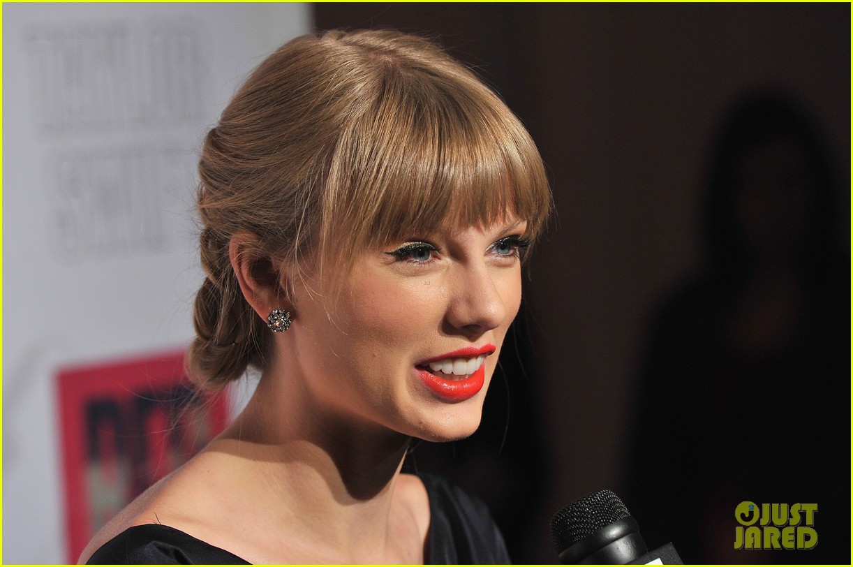 Taylor Swift: 'Red' Deluxe Edition CD Launch Party!: Photo 2742842 ...