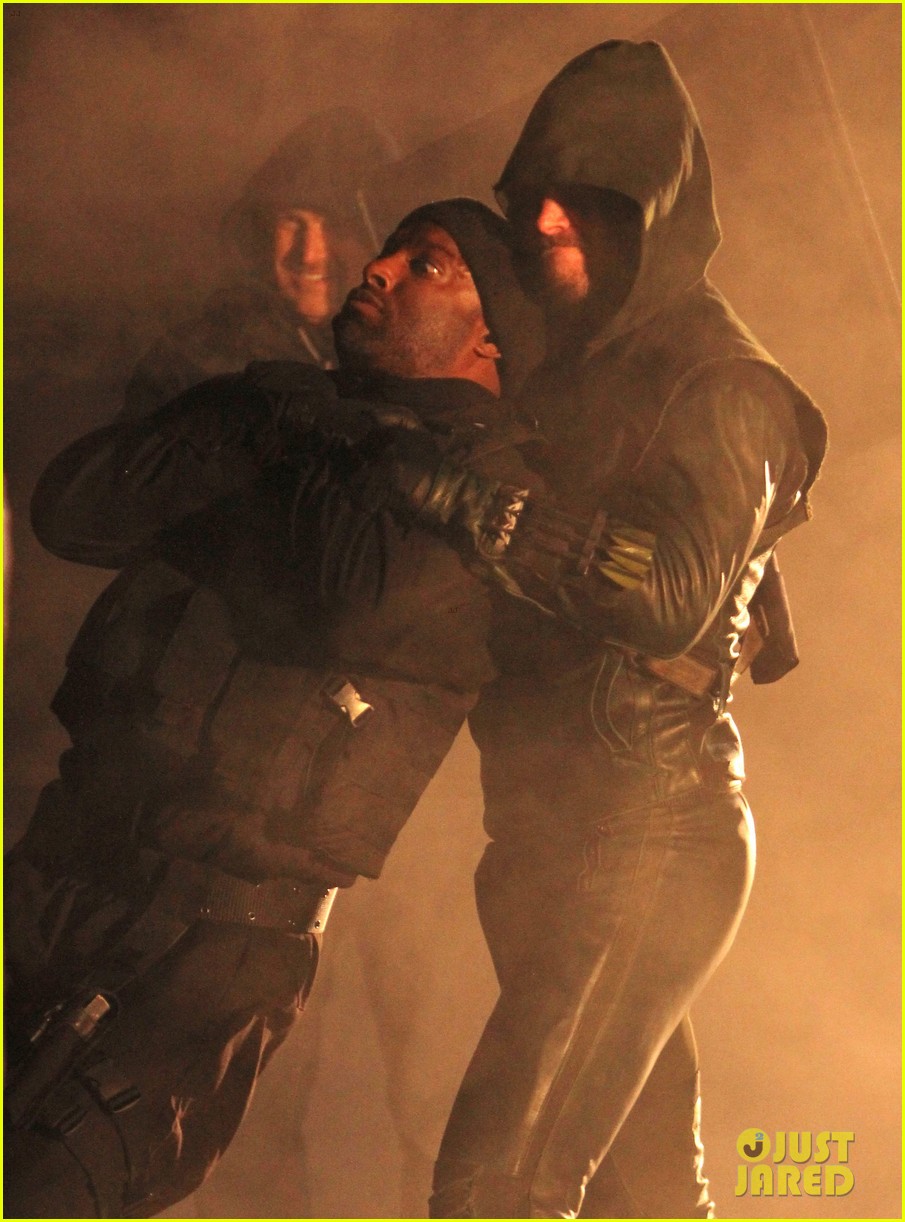 Stephen Amell: Late Night 'Arrow' Fight Scenes!: Photo 2758266 | Annie ...